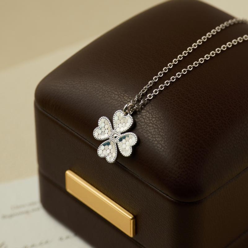 ・素材: 925シルバー・加工: メッキ・形状: 幾何型・チェーンスタイル: 鎖骨チェーン・ペンダント素材: 真珠母貝・長さ: 41-50cm・重量: 11.5g、27.8g・スタイル: 日韓、清新甜美・対象: 女性用・流行要素: 植物花卉