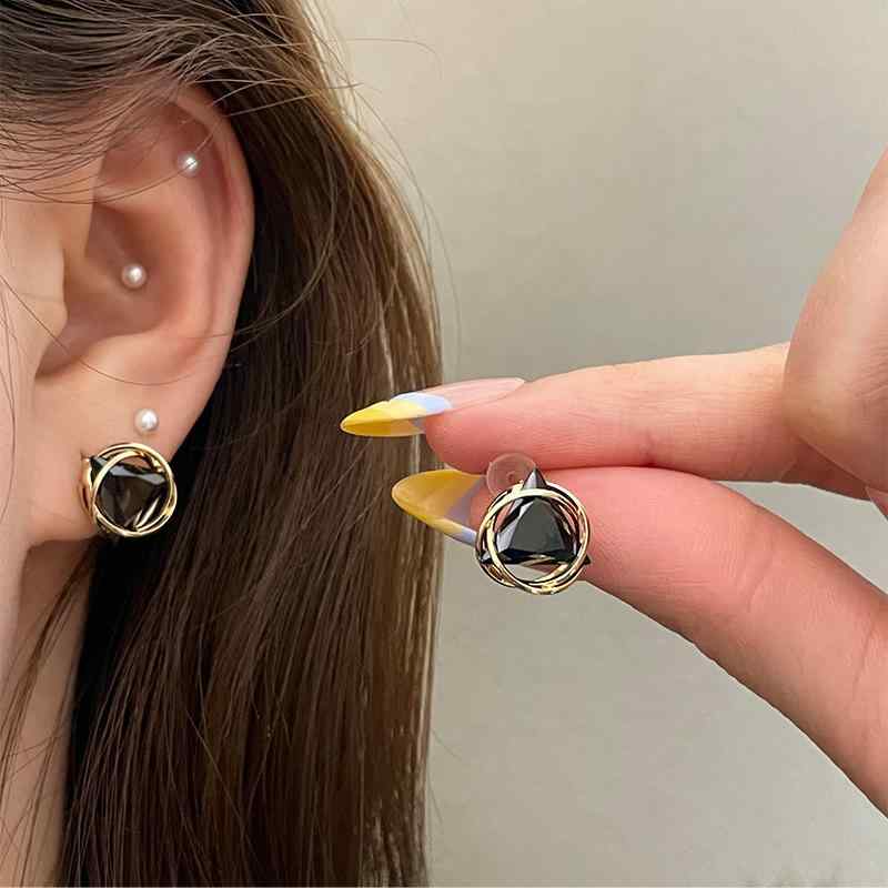 ・素材: 銅、ジルコン、925シルバー針・形状: 幾何型、三角形・加工: 電鍍・色: 黒・スタイル: 極簡、ファッション通勤・対象: 女性用