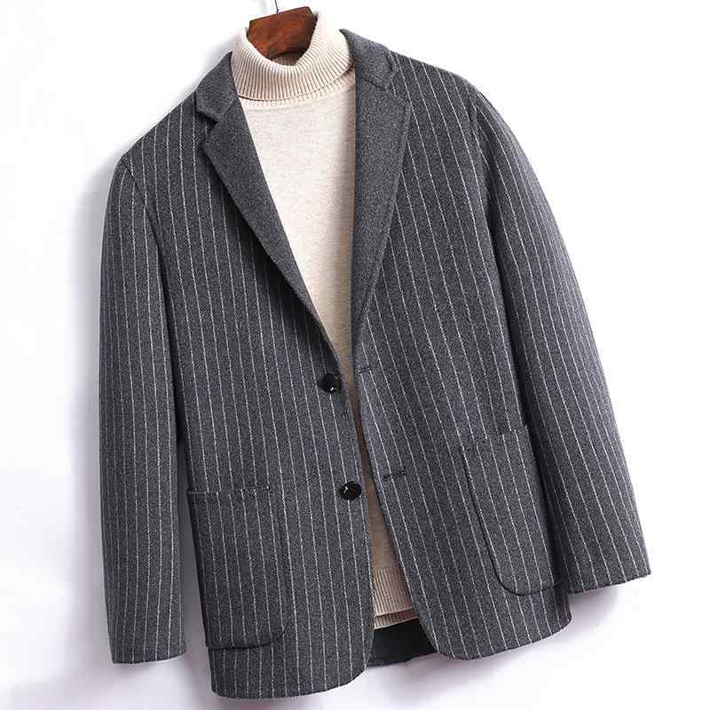 ・版型: スリム・襟型: スーツ襟・前立て: シングル一粒ボタン・スタイル: ブリティッシュ・パターン: 無地・素材: ウール・主素材成分: ウール50%・シーン: カジュアル・着丈: ノーマル・袖丈: ロング・カラー: グレーストライプ,...