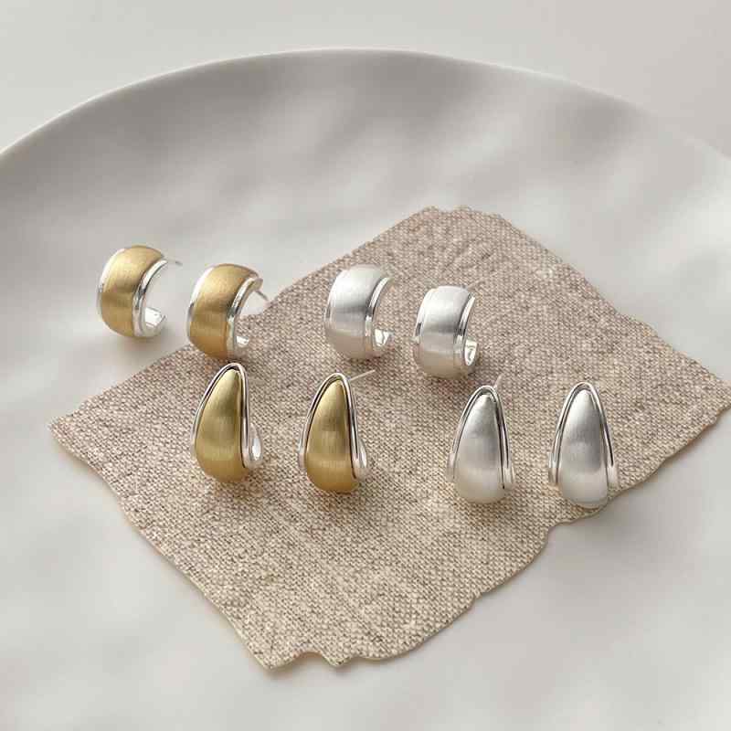 ・素材: 銅・形状: 幾何型・加工: メッキ・色: シルバー水滴,ツートン水滴,シルバーC形,ツートンC形・流行要素: 不規則・スタイル: 高級感・スタイル分類: ファッション通勤・商品カテゴリ: 耳飾・対象: 女性・流行要素分類: 形状/...