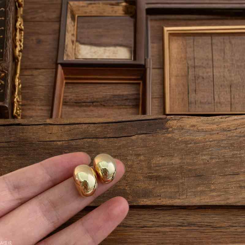 ・素材: 金属・形状: 幾何型・加工: メッキ・色: シャンパンゴールド・流行要素: 楕円形・スタイル: 軽奢風・スタイル分類: ファッション通勤・製品カテゴリ: 耳飾・対象: 女性・流行要素分類: 幾何