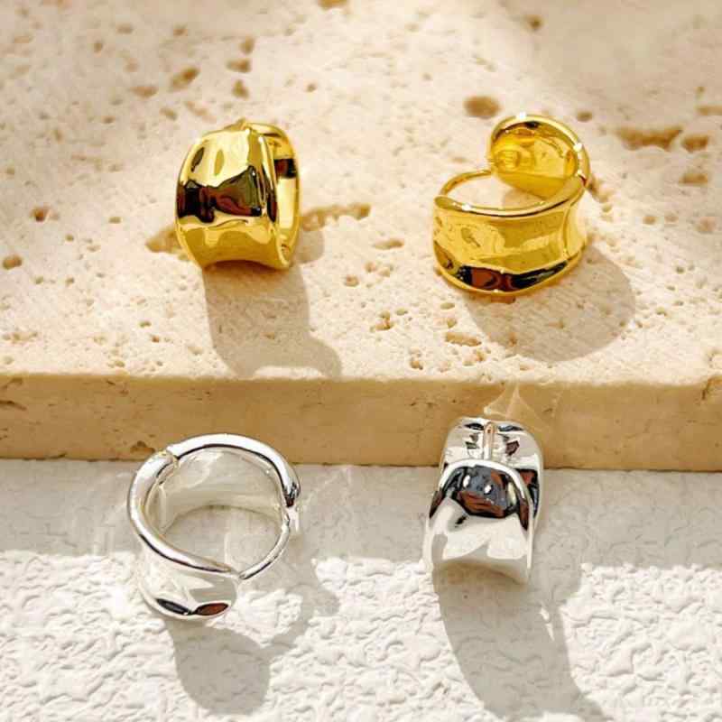 ・素材: 銅・カラー: ゴールド,シルバー・加工: メッキ・デザイン: 不規則・スタイル: 軽奢・スタイル分類: ファッション通勤・種類: 耳飾・対象: 女性・パターン: 形状