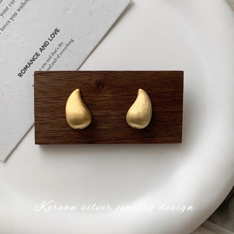 ・素材: 925銀・加工: 電鍍・形状: 水滴型・色: シルバー,ゴールド・流行要素: 水滴・スタイル: クール風・スタイル分類: 個性風潮・商品カテゴリ: 耳飾・対象: 女性・流行要素分類: 自然