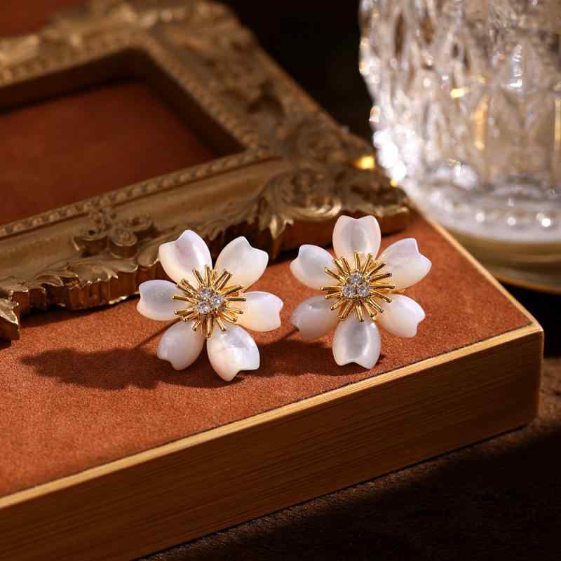 ・素材: 銅・加工: メッキ・形状: 花・モチーフ: 小雛菊・スタイル: 森系・スタイル分類: 清新甜美・カテゴリ: イヤリング・要素分類: 植物花卉