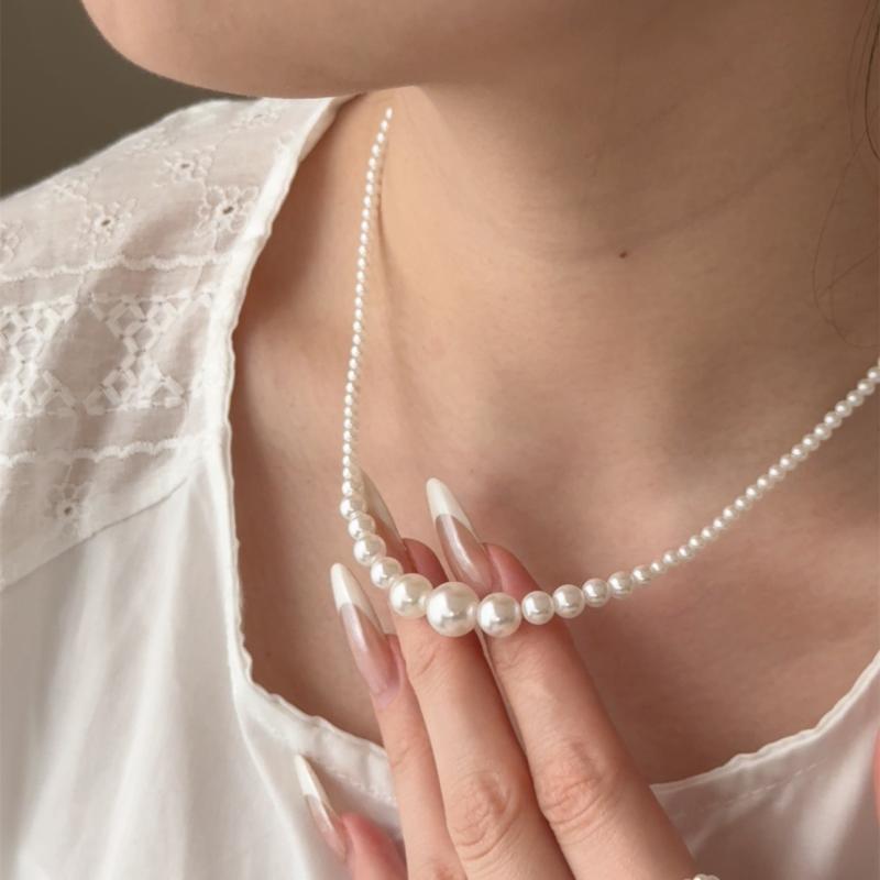 ・素材: パール・加工: 手作業・形状: ジオメトリック型・チェーンスタイル: 丸珠チェーン・ペンダント素材: 合金・長さ: 31cm-40cm・パール直径: 7mm-8mm・スタイル: 韓国風・スタイル分類: 清新甘美・対象: 女性・流行...