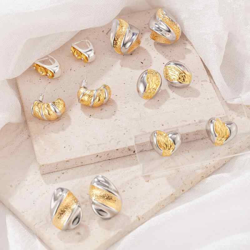 ・素材: 黄銅・形状: 花モチーフ・加工: メッキ・デザイン要素: 楕円形・スタイル: INS風・スタイル分類: 個性風潮・種類: 耳飾・対象: 女性用・流行要素分類: 幾何学