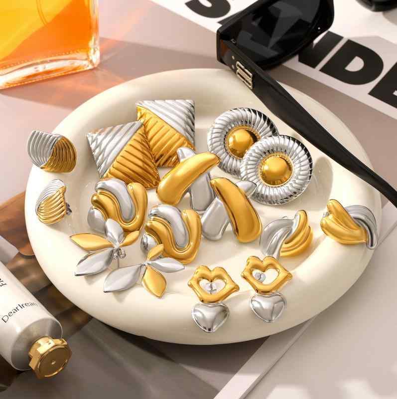 ・素材: チタン、ステンレス・形状: ハート、葉、ジオメトリック・加工: 真空メッキ・機能: 防水、不変色、抗酸化、耐腐食、耐久性・種類: 耳飾り・対象: 女性