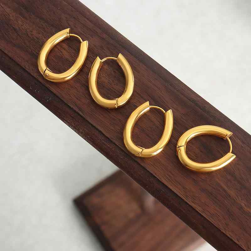 ・素材: チタンスチール・形状: U字型・加工: メッキ・色: ゴールド・デザイン要素: 楕円・対象: 女性用