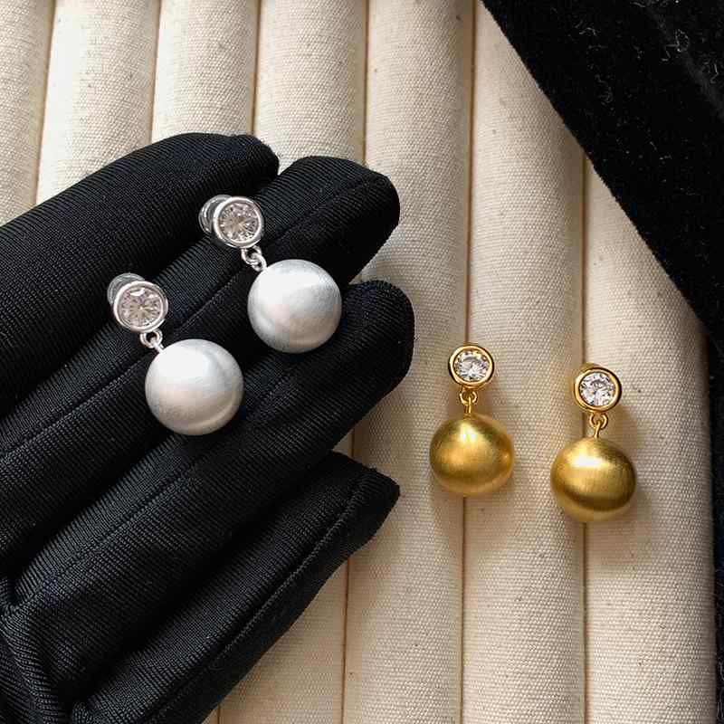 ・素材: 金属・形状: 幾何型・加工: 真金メッキ・色: 金、銀・デザイン要素: 円形・スタイル: フレンチレトロ・対象: 女性