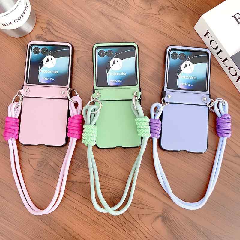 ・スタイル: フリップ・素材: PC・流行要素: ストラップ・加工: エングレービング・色: パープル+ハンドストラップ,グリーン+ハンドストラップ,ピンク+ハンドストラップ,ピンク+ショルダーストラップ,グリーン+ショルダーストラップ,パ...