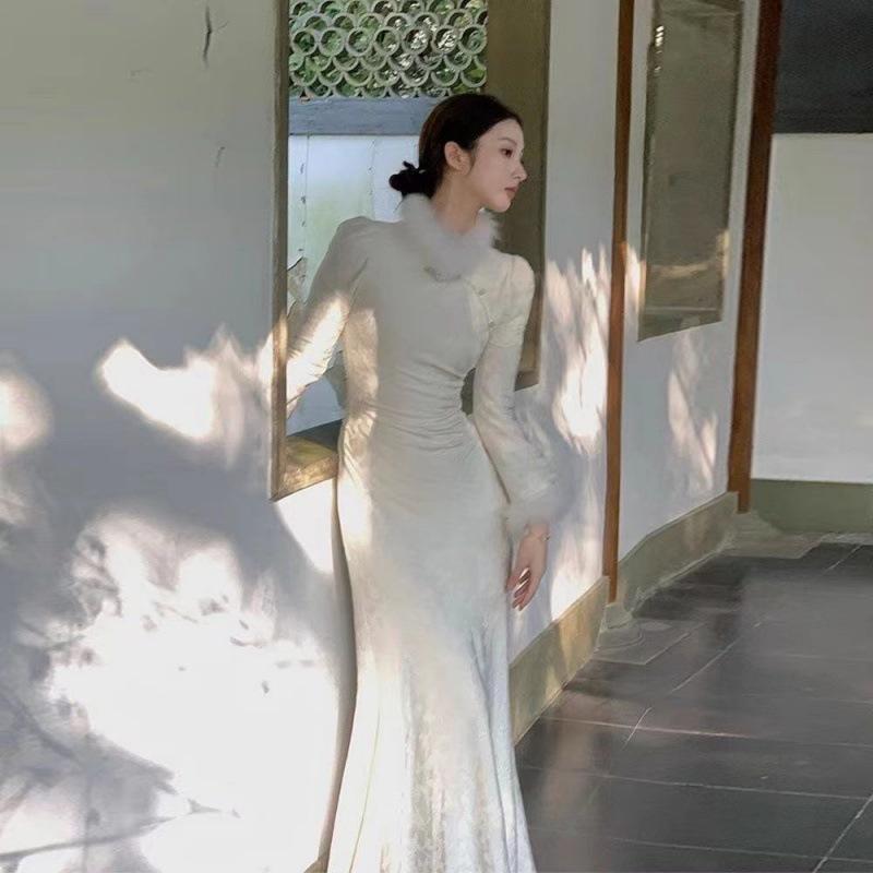 ・素材: ポリエステル・ポリエステル含有率: 80-90%・色: オフホワイト・サイズ: S,M,L,XL,XXL,XXXL・形状: Aライン・丈: ミドル丈・襟型: 丸首・袖型: スタンダード・袖丈: 長袖・腰位置: 中腰・加工: 盤扣、...