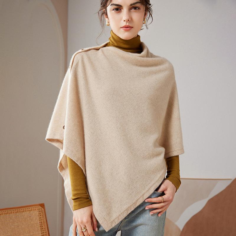 ・性別: 女性・素材: カシミヤ・含有率: 96%以上・色: 白,青,紫,黒・長さ: 100-135cm・幅: 60cm・編み方: 平編・柄: 無地・装飾: ボタン・デザイン: プルオーバーケープ