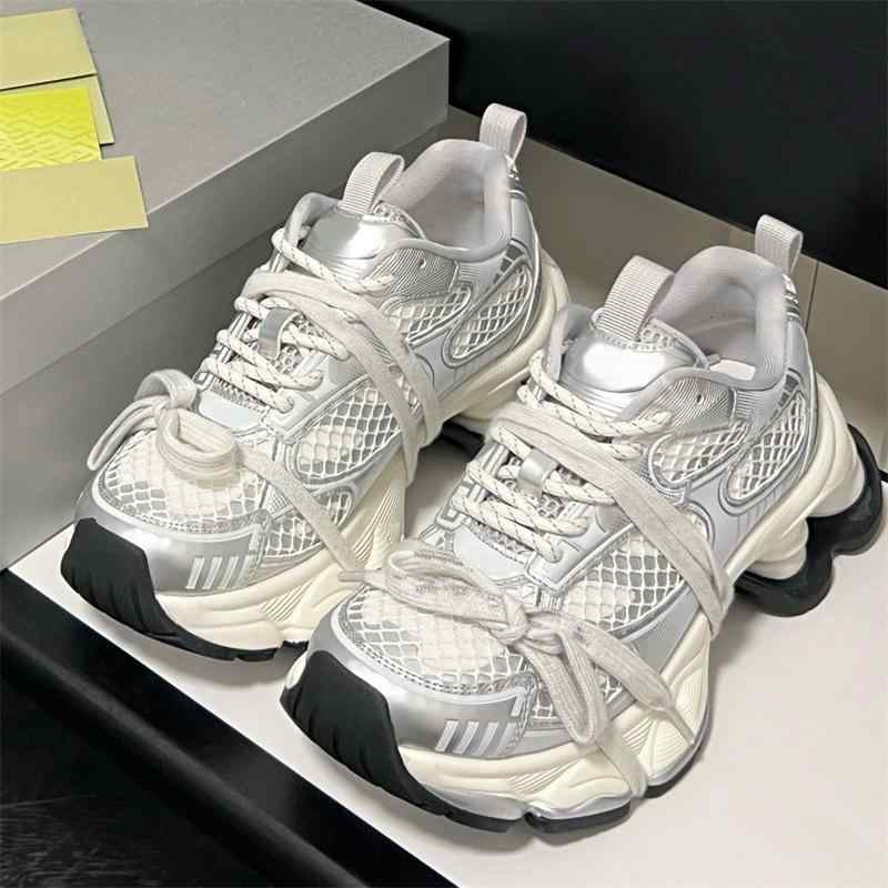 ・対象性別: 女性・スタイル: カジュアル・シューズアッパー素材: レザー+合成レザー+織物・トゥ形状: ラウンドトゥ・ヒール高: 3-5cm・色: シルバー・サイズ: 35,36,37,38,39,40・機能: ヒールアップ,通気性,バラ...