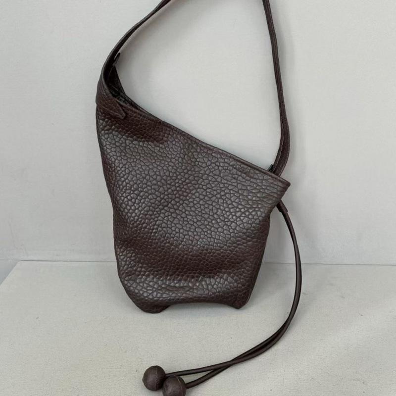 ・色: ブラック, ブラウン・スタイル: ストリート・素材: PU・バッグタイプ: ギョウザバッグ・サイズ: ミディアム・デザイン要素: ツーカラー・裏地: ポリエステル・形状: 楕円形・開閉方式: ジッパー・硬さ: ソフト・ポケット種類:...