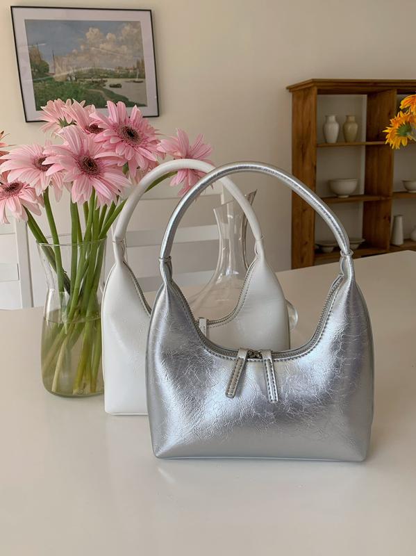 ・カラー: シルバー,ホワイト,ブラック・素材: 合成皮革・サイズ: 小・開閉方式: ジッパー・内部構造: ジッパーポケット,カードポケット・硬さ: ソフト・ショルダーストラップ: 1本