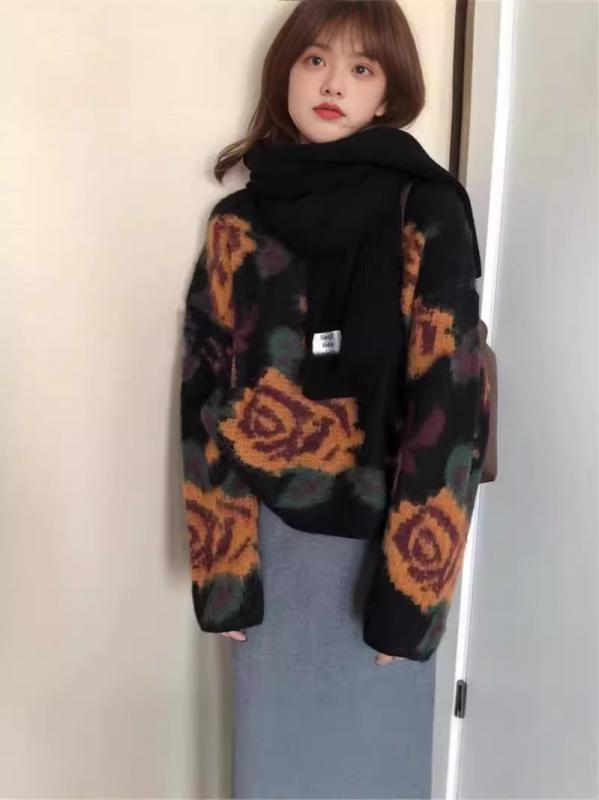 ・素材: モヘア・柄: ジャカード・厚み: 厚手・スタイル: プルオーバー・シルエット: 標準・着丈: ミドル丈(50cm超65cm以下)・襟型: クルーネック・袖丈: ロングスリーブ・袖型: セットインスリーブ・加工: 熱定型・サイズ: ...