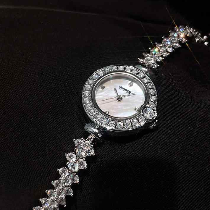 ・表示方式: アナログ・対象: 女性・スタイル: ファッション・防水性能: 30m・ムーブメント: 石英・厚さ: 8mm・文字盤直径: 26mm・リューズ: ねじ込み式・風防素材: ミネラルガラス・クラスプ: ジュエリー・クラスプ素材: ス...