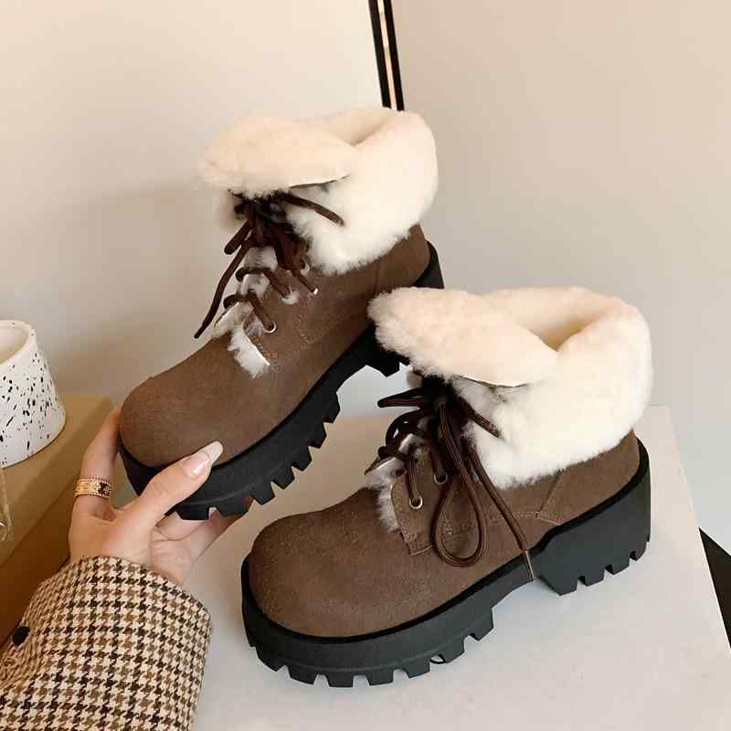 ・機能: 防水, 防滑, 保温, 耐摩耗・アッパー素材: 牛革・アウトソール素材: 牛筋・アンクル高: ローカット・トゥ形状: ラウンド・ヒール形状: チャンキーヒール・ライニング素材: 羊毛100%・ヒール高: 5.5cm・スタイル: カ...