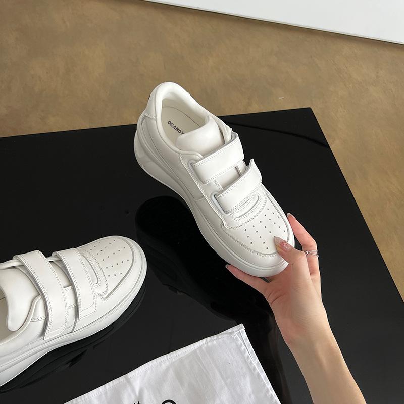 ・性別: 女性・トゥ形状: ラウンドトゥ・アッパー素材: スエード・ヒール高: 3-5cm・パターン: 無地・カラー: 白・サイズ: 35,36,37,38,39,40・ソール素材: フォーム・ライニング素材: 羊革・アンクル高: ローカッ...