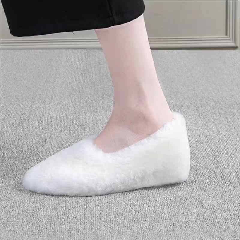 ・つま先形状: ラウンドトゥ・アッパー素材: 革毛一体・対象性別: 女性・ヒール高: 3-5cm・パターン: 無地・カラー: ブラック・サイズ: 32,33,34,35,36,37,38,39・アウトソール素材: ゴム・ライニング素材: 人...