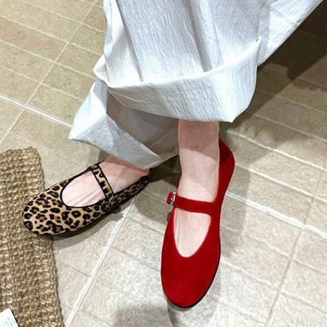 ・対象性別: 女性・カラー: 赤、豹柄・サイズ: 35,36,37,38,39,40・つま先形状: ラウンドトゥ・アッパー素材: スエード・ソール素材: ゴム・ライニング素材: ウール・アンクルハイト: ローカット・ヒール高: 1-3cm・...