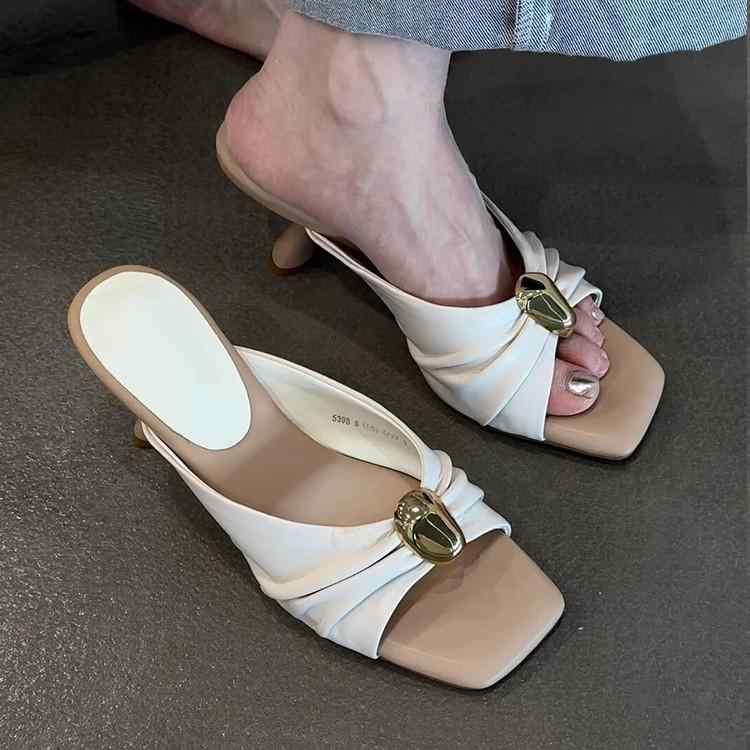・性別: 女性・靴先形状: スクエアトゥ・アッパー素材: 牛革・スタイル: 韓国風・ヒール高: 6-8cm・パターン: 無地・適合季節: 春、夏、秋・色: オフホワイト、ベージュ・サイズ: 35,36,37,38,39,40・アウトソール素...