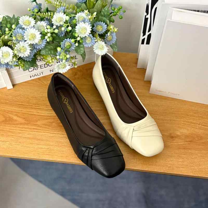 ・スタイル: カジュアル・流行要素: 無地・トゥ形状: スクエアトゥ・アッパー素材: 羊皮革・革質: ソフトレザー・対象性別: 女性・ヒール高: 1-3cm・パターン: 無地・カラー: ブラック,オフホワイト・サイズ: 35,36,37,3...