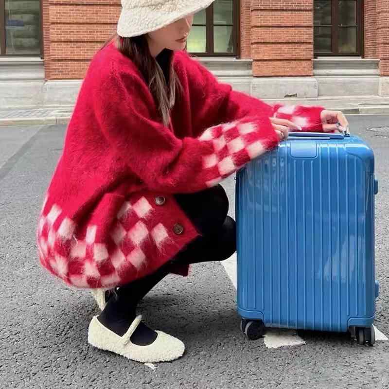 ・カラー: オフホワイト,ブラック・サイズ: 34,35,36,37,38,39,40,41・ヒール高: フラット・柄: 無地・トゥ形状: ラウンドトゥ・ディテール: フリル,ステッチ・レザータイプ: ピッグレザー・対象: 女性・アッパー:...