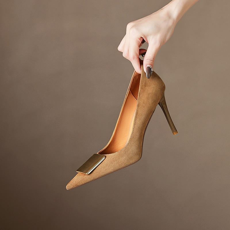 ・対象性別: 女性・カラー: キャメル,ブラック・サイズ: 34,35,36,37,38,39・つま先形状: ポインテッドトゥ・シューズアッパー素材: 羊スエード・ヒール高: 8cm以上・パターン: 無地・アウトソール素材: 牛筋底・ライニ...