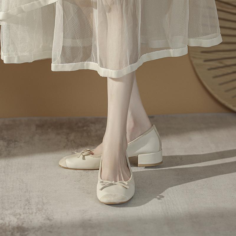 ・靴頭形状: ラウンドトゥ・対象性別: 女性・ヒール高: 1-3cm・パターン: 無地・カラー: ブラック,ピンク,シルバー,オフホワイト,ラメシルバー・サイズ: 35,36,37,38,39・アッパー素材: 羊スエード・ソール素材: ゴム...