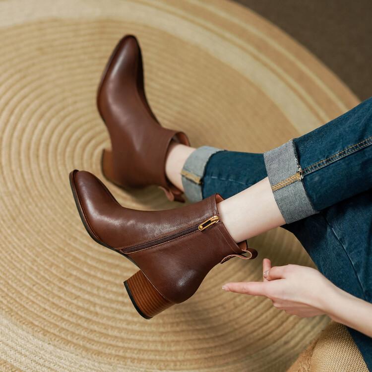 ・表素材: 本革・底素材: 牛筋底・タイプ: ローカット・つま先形状: ポインテッドトゥ・ヒール形状: チャンキーヒール・裏素材: 厚手ラムウール+本革・ヒール高: 5cm・スタイル: レトロ・パターン: 無地・着脱方法: サイドジップ・ソ...