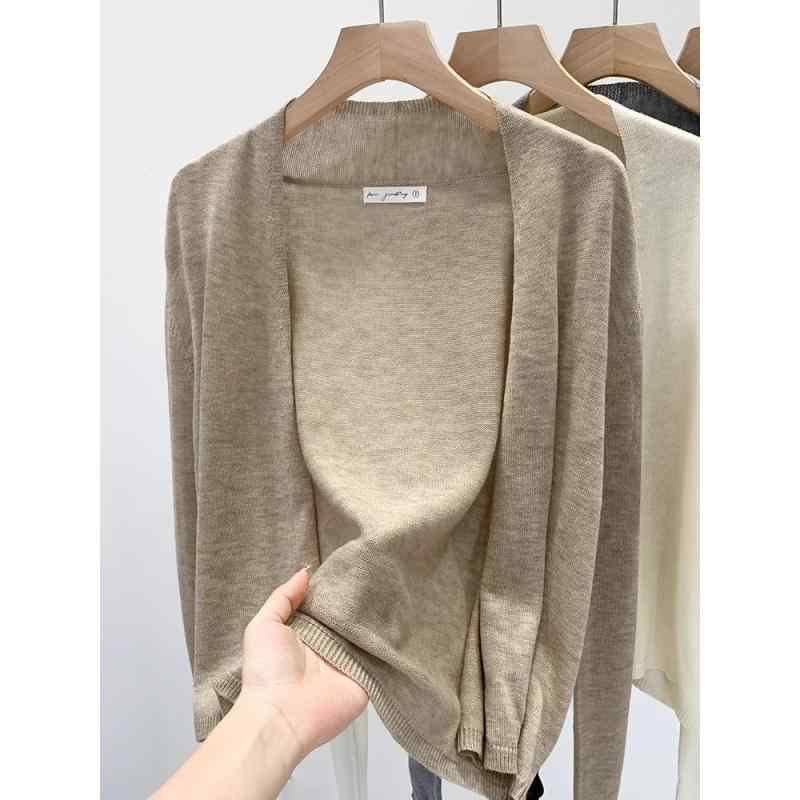 ・生地: ポリエステル・厚み: 中厚・スタイル: 開襟・袖型: 通常袖・襟型: ノーコラー・袖丈: 長袖・柄: 無地・加工: ノンアイロン・カラー: ベージュ,アプリコット,グレー・サイズ: S,M,L・着用方法: 前開き・主素材含有率: ...