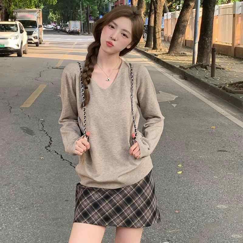 ・柄: 無地・厚み: 中厚・セット: 単品・スタイル: プルオーバー・シルエット: ルーズ・袖型: ストレート・首元: Vネック・袖丈: 長袖・着丈: ミドル (50-65cm)・加工: ノーアイロン・色: キャメル,ブラック,アンズ,ミス...