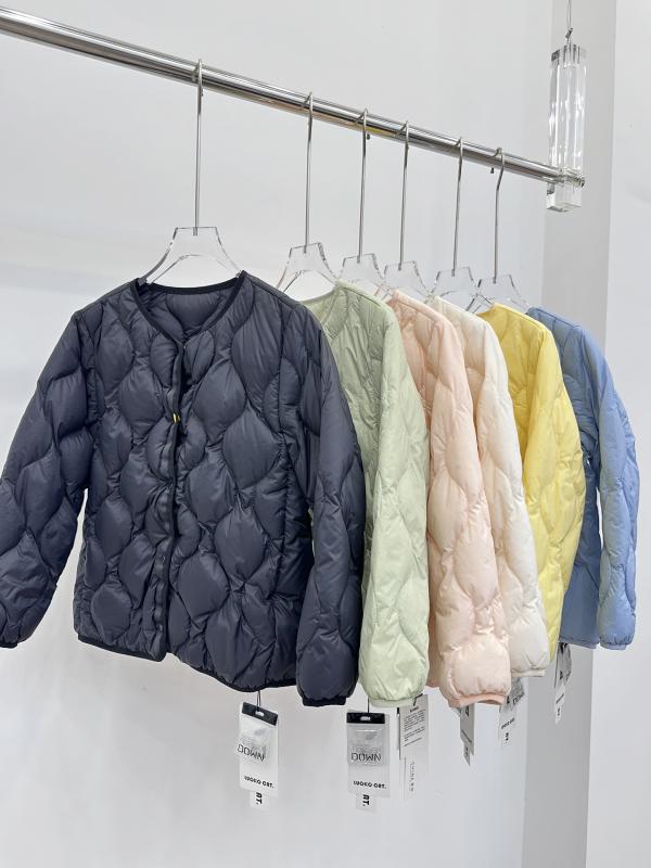 ・対象性別: 子供・適合年齢: 3〜8歳・適合身長: 100〜140cm・適合季節: 冬、春、秋・詰め物: ホワイトダックダウン・パターン: 無地・ダウン含有率: 81〜85%・生地加工: 柔軟処理・要素: スポーツ、カーディガン・スタイル...