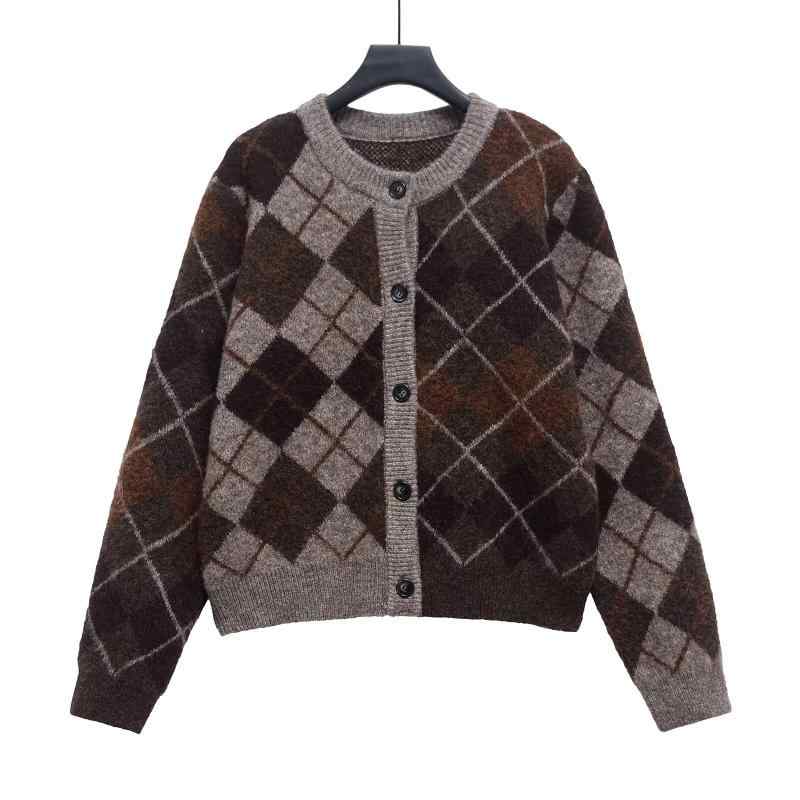 ・生地: ニット・主素材: ポリエステル95%以上・柄: ダイヤモンドチェック・厚み: 中厚・タイプ: カーディガン・フィット: レギュラー・袖丈: 長袖・ネック: ラウンドネック・着丈: ミドル(50-65cm)・カラー: ブラウンチェッ...