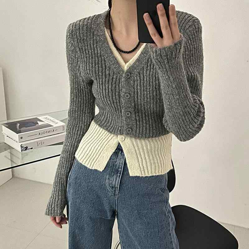 ・素材: アクリル95%以上、他アクリル70-80%・柄: コントラストカラー・厚み: 厚手・デザイン: 開襟・組み合わせ: 単品・シルエット: スリム・着丈: 短丈(40-50cm)・襟型: Vネック・袖丈: 長袖・袖型: 通常袖・加工方...