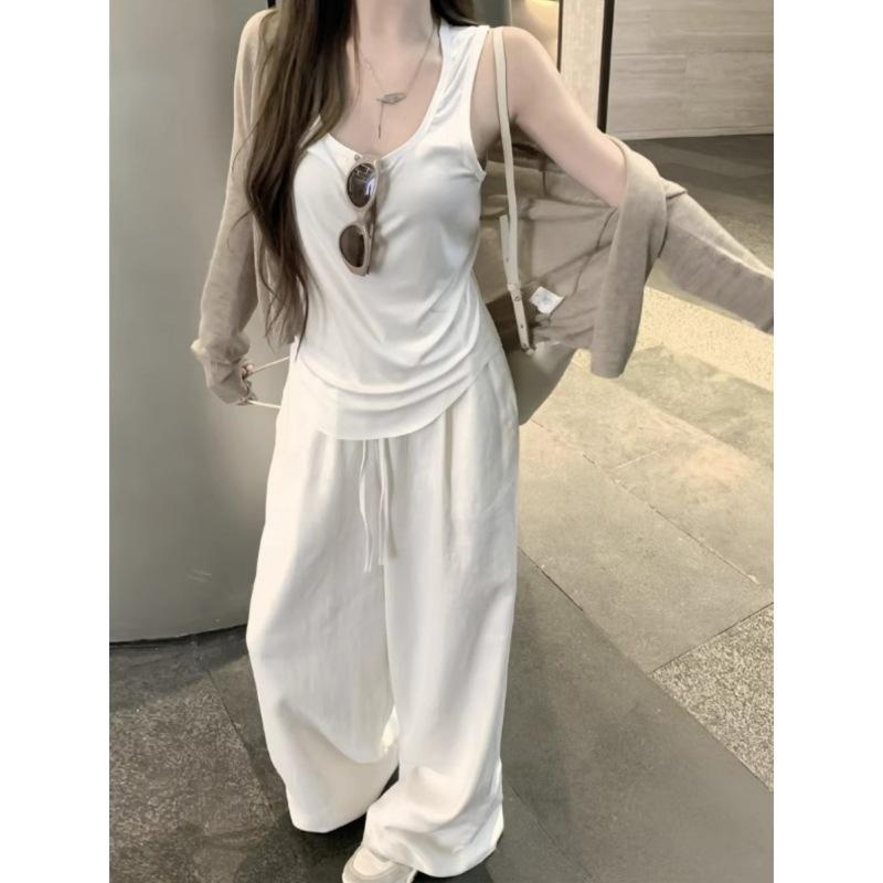 ・主素材: ポリエステル・袖デザイン: 通常袖・襟型: ノーカラー・袖丈: 長袖・色: オートミール色,グレー・サイズ: S,M,L・主素材含有率: 30%以下