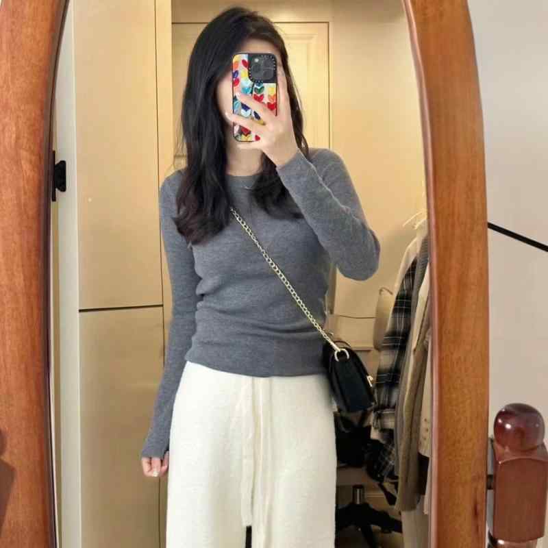 ・柄: 無地・形状: スリム・袖タイプ: ストレート・首元: 丸首・袖丈: 長袖・カラー: グレー,ホワイト・サイズ: S,M,L・着用方法: プルオーバー