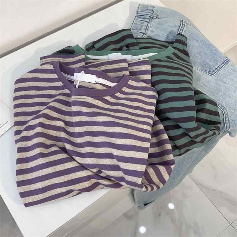 ・柄: ストライプ・スタイル: プルオーバー・袖丈: 長袖・加工: ノンアイロン・シルエット: ルーズ・着丈: ミディアム(50cm<着丈≤65cm)・襟型: クルーネック・袖型: ノーマルスリーブ・ディテール: コントラストカラー・...