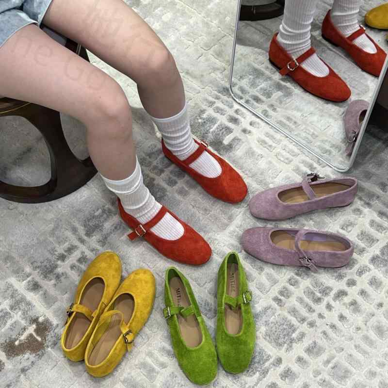 ・対象性別: 女性・スタイル: スイート・デザイン要素: 浅口,バックル・トゥ形状: ラウンドトゥ・アッパー素材: カウスエード・ヒール高: 1-3cm・パターン: 無地・カラー: ジンジャーイエロー,赤,緑,淡紫,深茶・サイズ: 35,3...