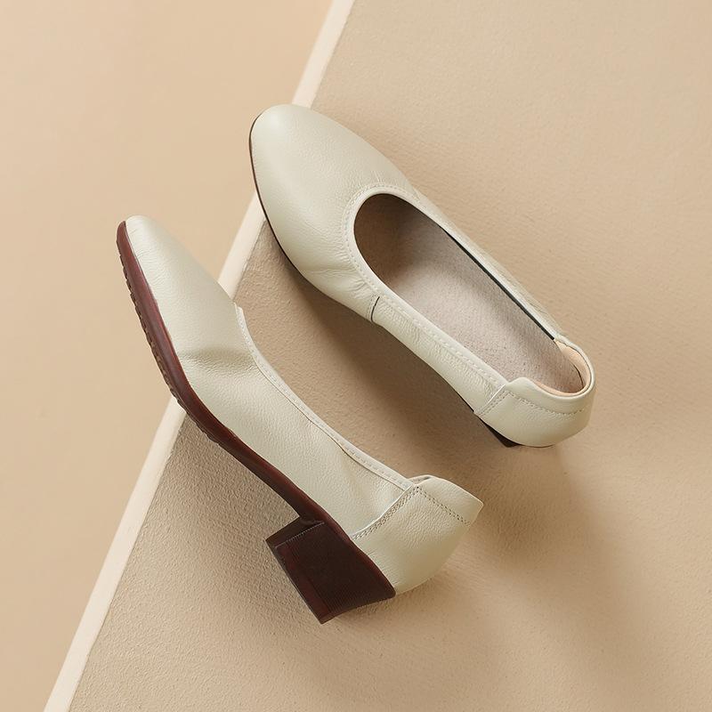 ・表面素材: 牛革・ソール素材: TPR・インソール素材: 豚革・スタイル: シンプル・性別: 女性・つま先形状: 尖頭・ヒール形状: 粗ヒール・ヒール高: 3-5cm・パターン: 無地・カラー: オフホワイト,ブラック・サイズ: 35,3...