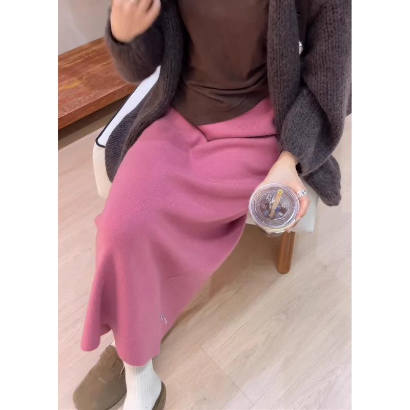 ・パターン: 無地・加工: スプライス・素材: ビスコース・成分: ビスコース 70-80%・スカートシルエット: Aライン・スカート丈: ミドル・ディテール: リブ・カラー: ローズレッド、ブルー、ブラック・サイズ: フリー・スタイル: ...