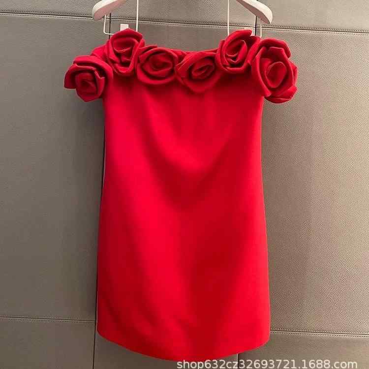 ・素材: ポリエステル・柄: 無地・加工: 花柄・デザイン: チューブトップ・丈: ショート・形状: Aライン・ネックライン: ボートネック・袖: ノースリーブ・ウエスト位置: 中腰・色: 赤・サイズ: S,M,L・開閉: ジッパー・含有率...