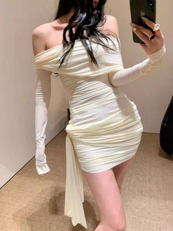 ・加工: ギャザー・組み合わせ形式: 単品・丈: ショート・スカート型: プリーツスカート・襟型: ボートネック・袖型: 通常袖・袖丈: 長袖・腰型: ハイウエスト・主素材: ポリエステル・副素材: コットン・色: オフホワイト・サイズ: ...