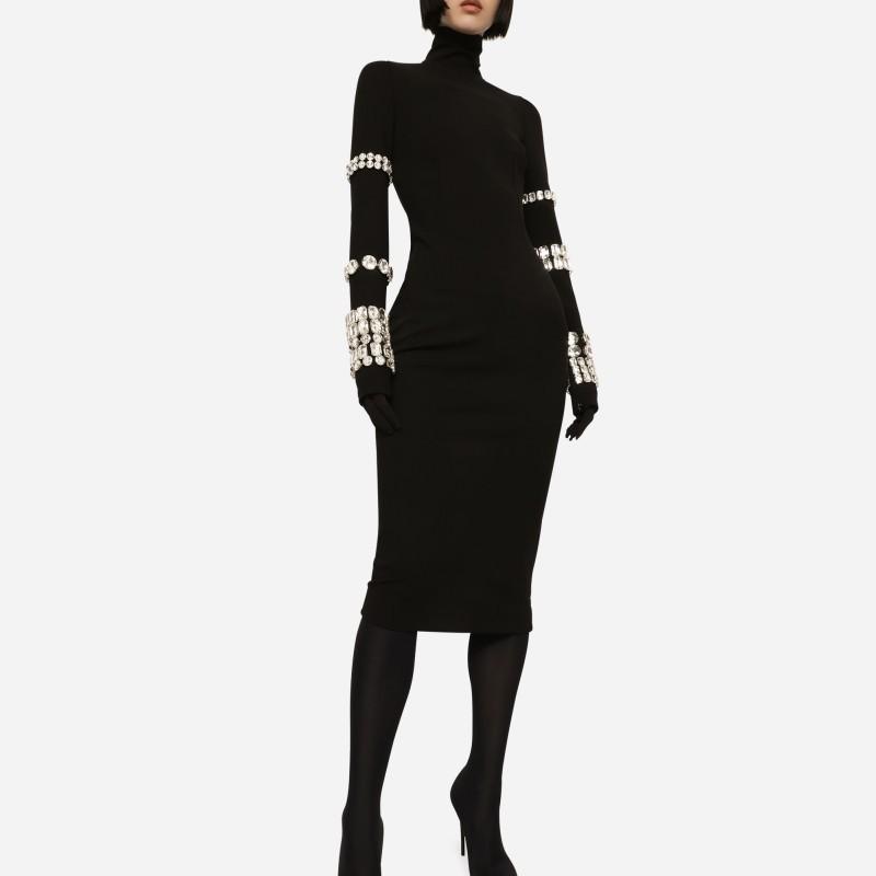 ・素材: コットン30-50%、ポリエステル30-50%・パターン: 無地・加工: 刺繍・デザイン: ベーシック・組み合わせ: 単品・スカート丈: ミドル・スカートタイプ: ペンシル・襟型: ハーフハイネック・袖型: スタンダード・袖丈: ...