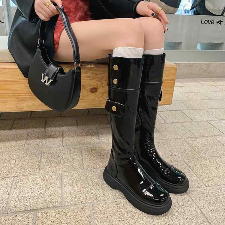 ・アッパー素材: 牛革・ソール素材: ポリウレタン・対象性別: 女性・スタイル: シンプル・トゥ形状: ラウンドトゥ・ヒール形状: チャンキーヒール・ヒール高さ: フラット・ブーツタイプ: ライダーブーツ・デザイン要素: 切り抜き・機能: ...