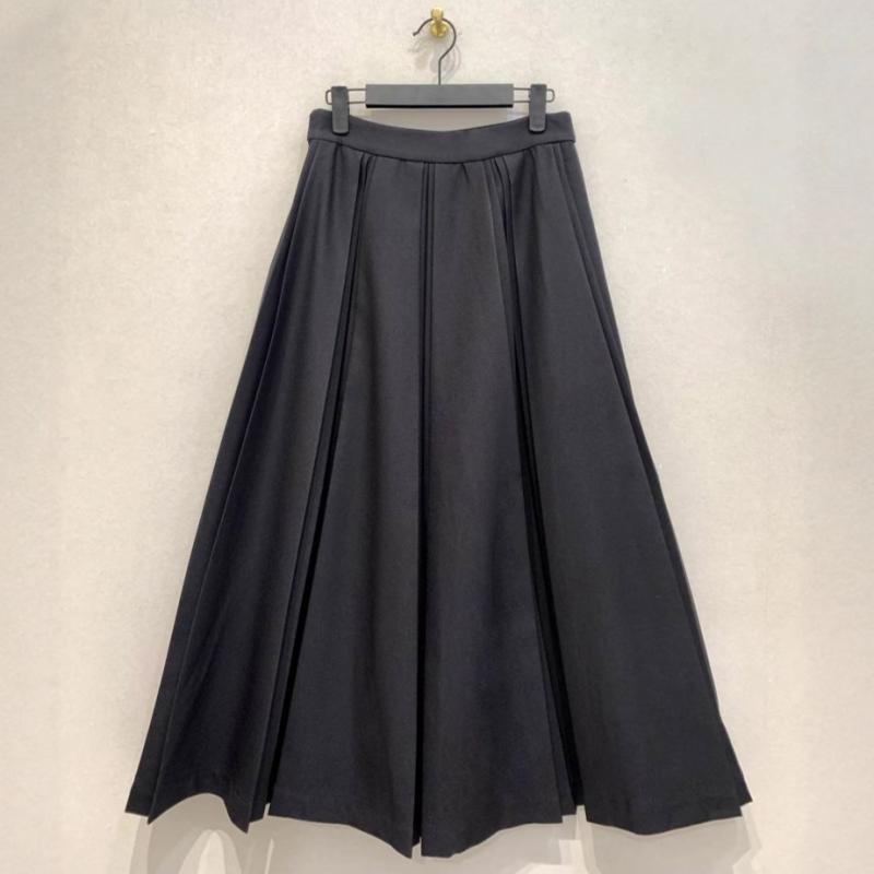 ・柄: 無地・素材: ポリエステル・主素材成分: ポリエステル95%以上・スカート形状: プリーツスカート・丈: ロング・カラー: ブラック・サイズ: S,M,L・伸縮性: 微弾性