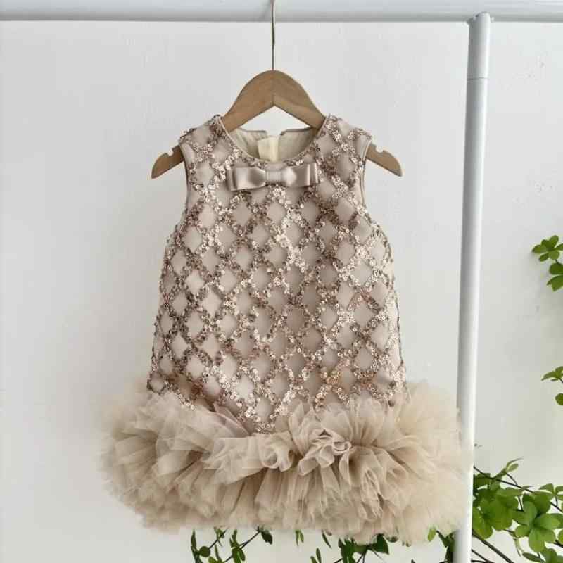 ・性別: 女の子・対象年齢: 3〜8歳・対象身長: 100cm,110cm,120cm,130cm,140cm,150cm,160cm・カラー: 赤・スタイル: プリンセス・生地: 化学繊維混紡・主素材: ポリエステル50%・裏地素材: ポ...