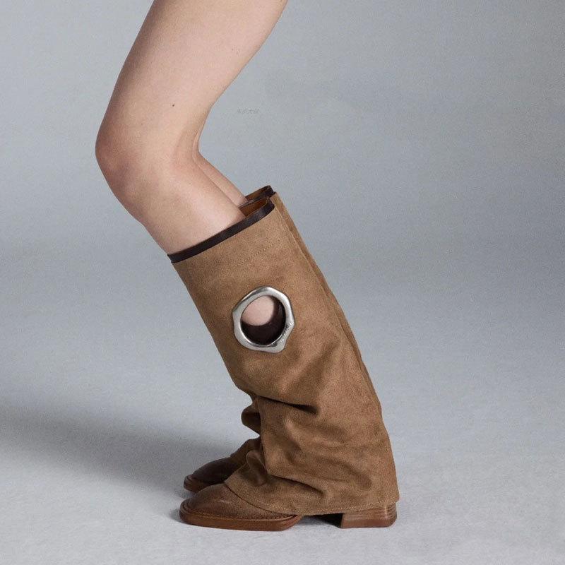 ・靴面素材: スエード・靴底素材: ラバー・対象性別: 女性・スタイル: 欧米風・トゥ形状: スクエアトゥ・ヒール形状: ブロックヒール・ヒール高: 3-5cm・ブーツタイプ: ライダーブーツ・デザイン要素: ベルトバックル・機能: ヒール...