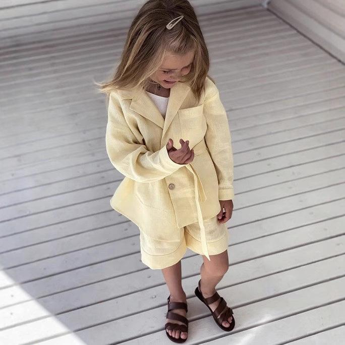 ・対象性別: 女児・スタイル: シンプル・セットタイプ: パンツセット・セット数: 2点・袖丈: 長袖・パンツ丈: ショートパンツ・生地加工: 柔軟処理・厚み: 普通・パターン: 無地・生地名: コットン・主生地成分: リネン・主生地成分含...